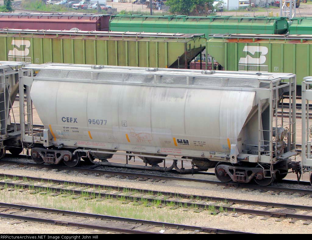 100729017 CEFX 95077 at BNSF Northtown "T" Yard